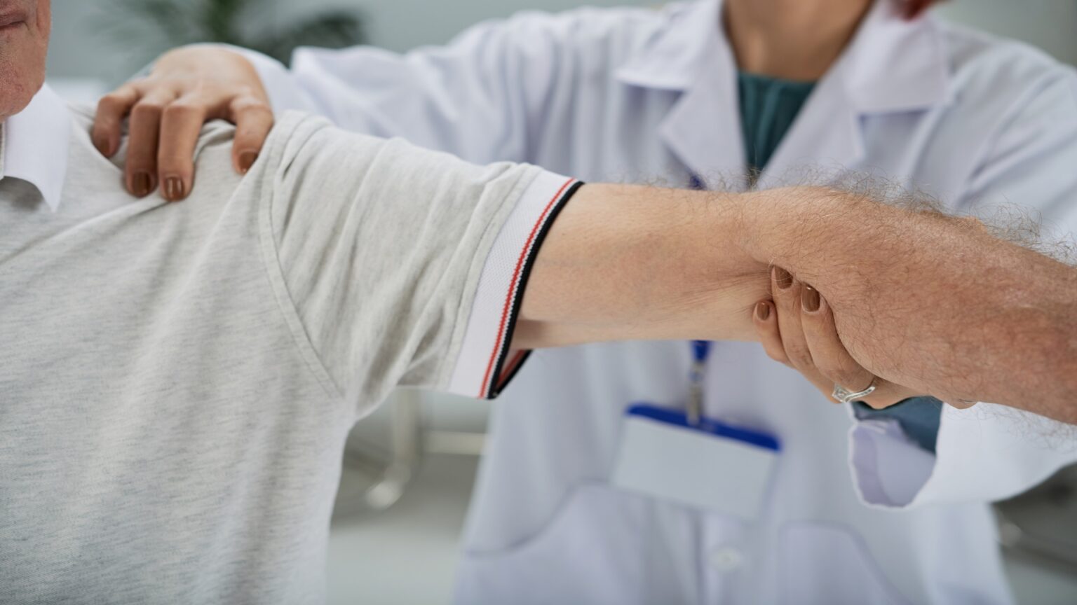 Difference Between an Orthopedic Shoulder Specialist & a General ...